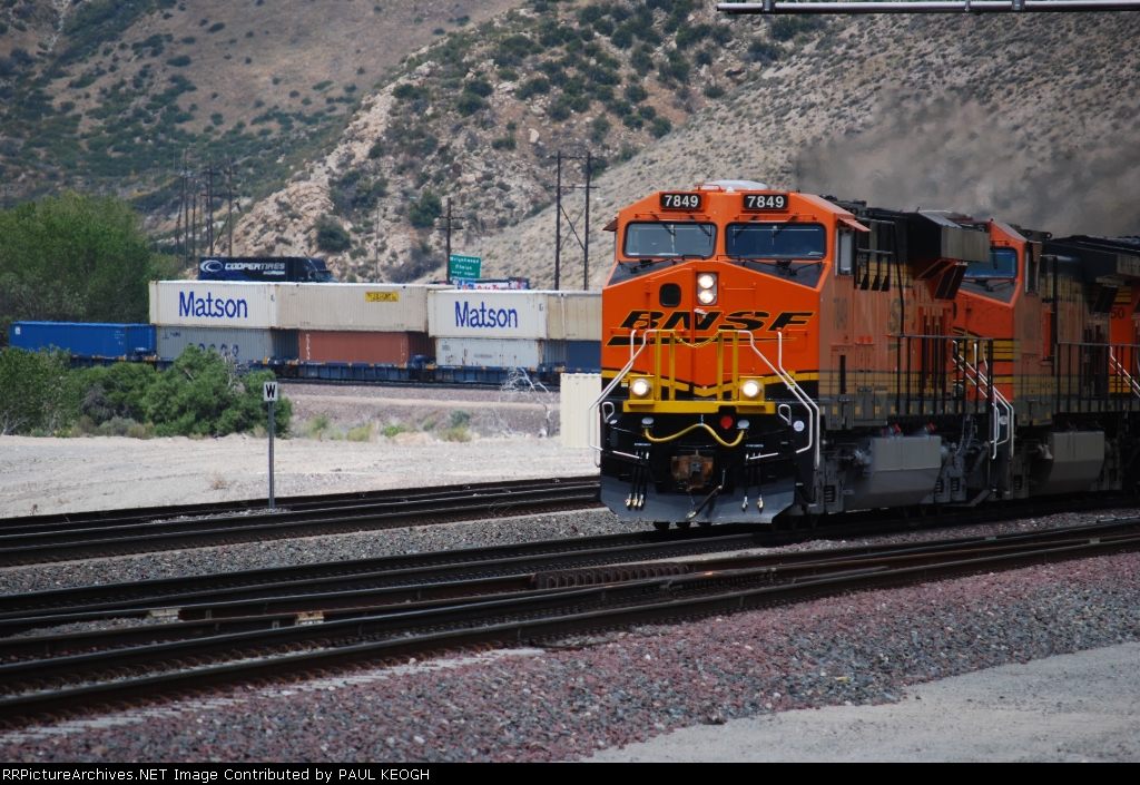 Close up of BNSF 7849 as she decends on Main 3 towards San Bernardino, Ca.
